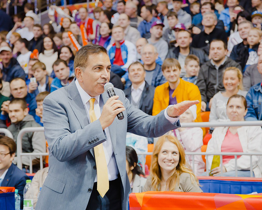 Andy's once again calling the shots as 'voice from the Gods' in Paris ...